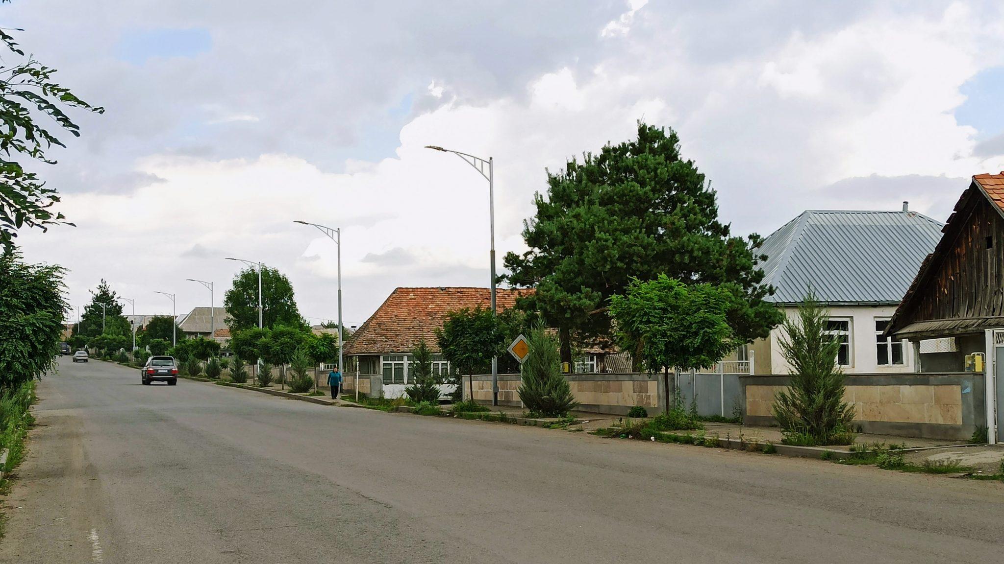 Scenes from the city of Tashir • Desuden travel blog